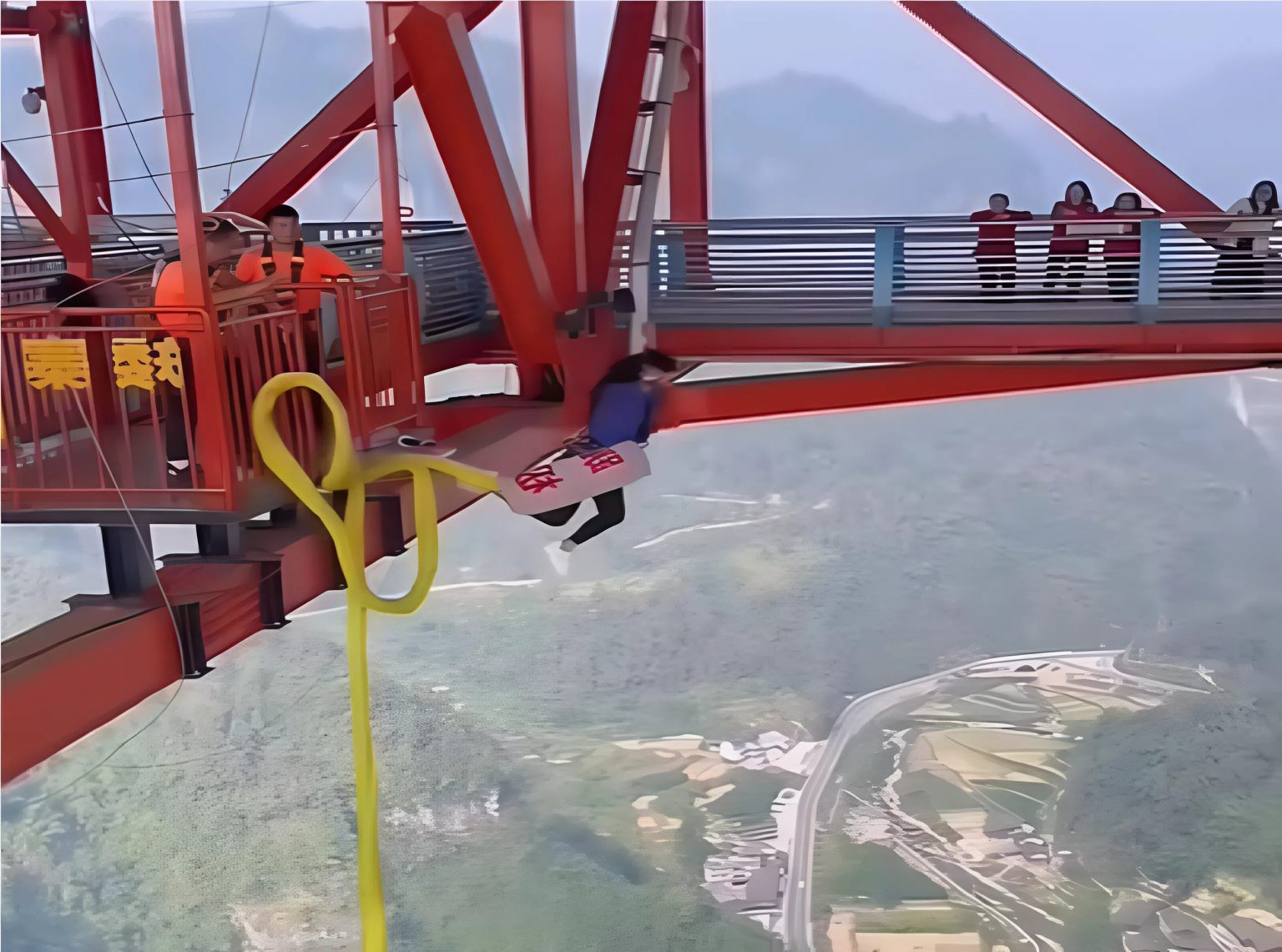 „Myslela si, že skok z té výšky je bezpečný. Ale když skočila… stalo se ...